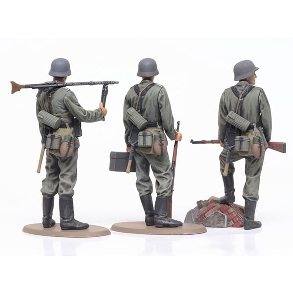 Tamiya WWII Wehrmacht Infantry Set 1/48 Scale 32602 • Canada's largest ...