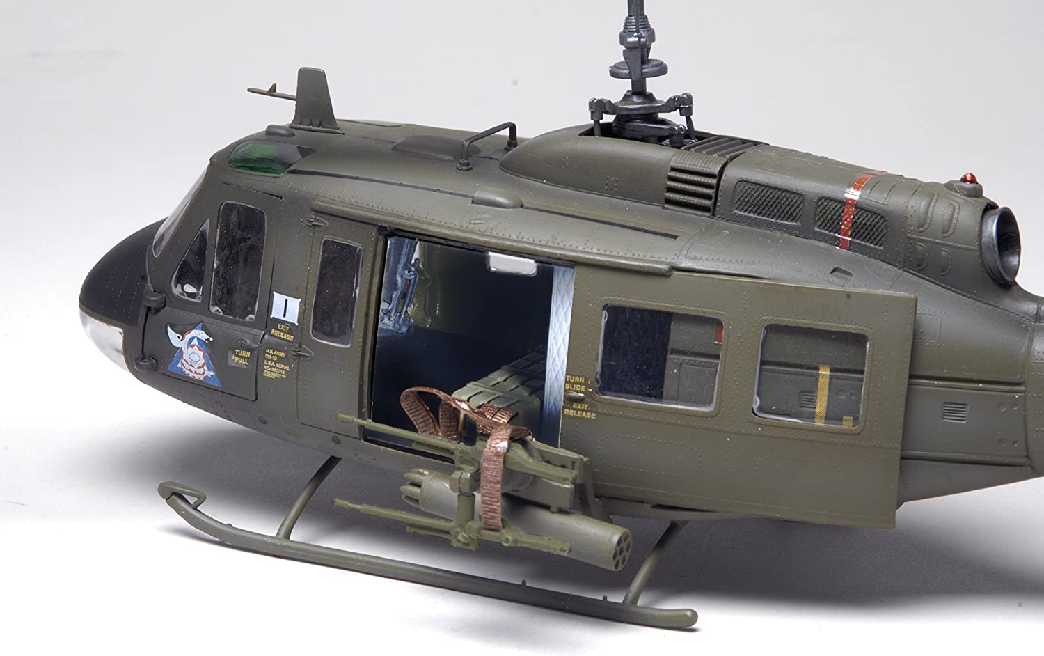 Revell UH-1D Huey Gunship 1/32 Scale RMX 85-5536 • Canada's largest ...
