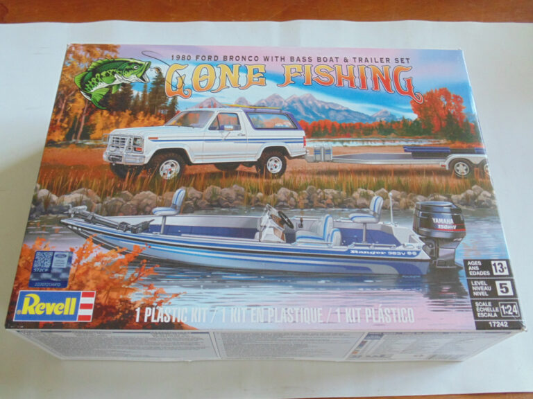 Revell 1980 Ford Bronco Bass Boat and Trailer Set Build Part 1 • Canada ...