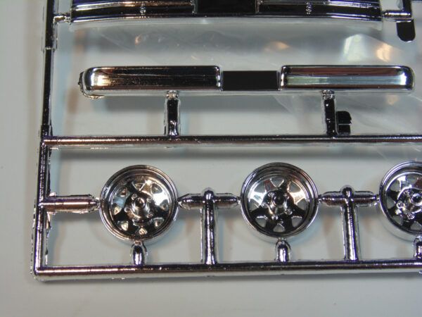 Revell 1980 Ford Bronco Bass Boat and Trailer Set Build Part 1 • Canada ...