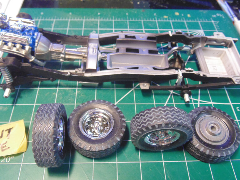 Revell 1980 Ford Bronco Bass Boat and Trailer Set Build Part 3 • Canada ...