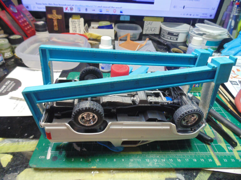 Revell 1980 Ford Bronco Bass Boat and Trailer Set Build Part 4 • Canada ...