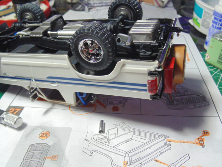 Revell 1980 Ford Bronco Bass Boat and Trailer Set Build Part 5 • Canada ...