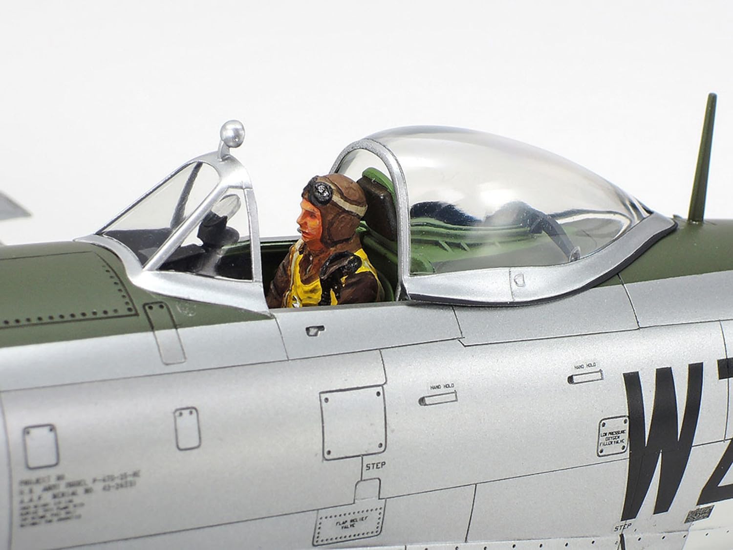 Tamiya P-47D Thunderbolt and 1/4 4x4 Light Vehicle Set 1/48 Scale 25214 ...