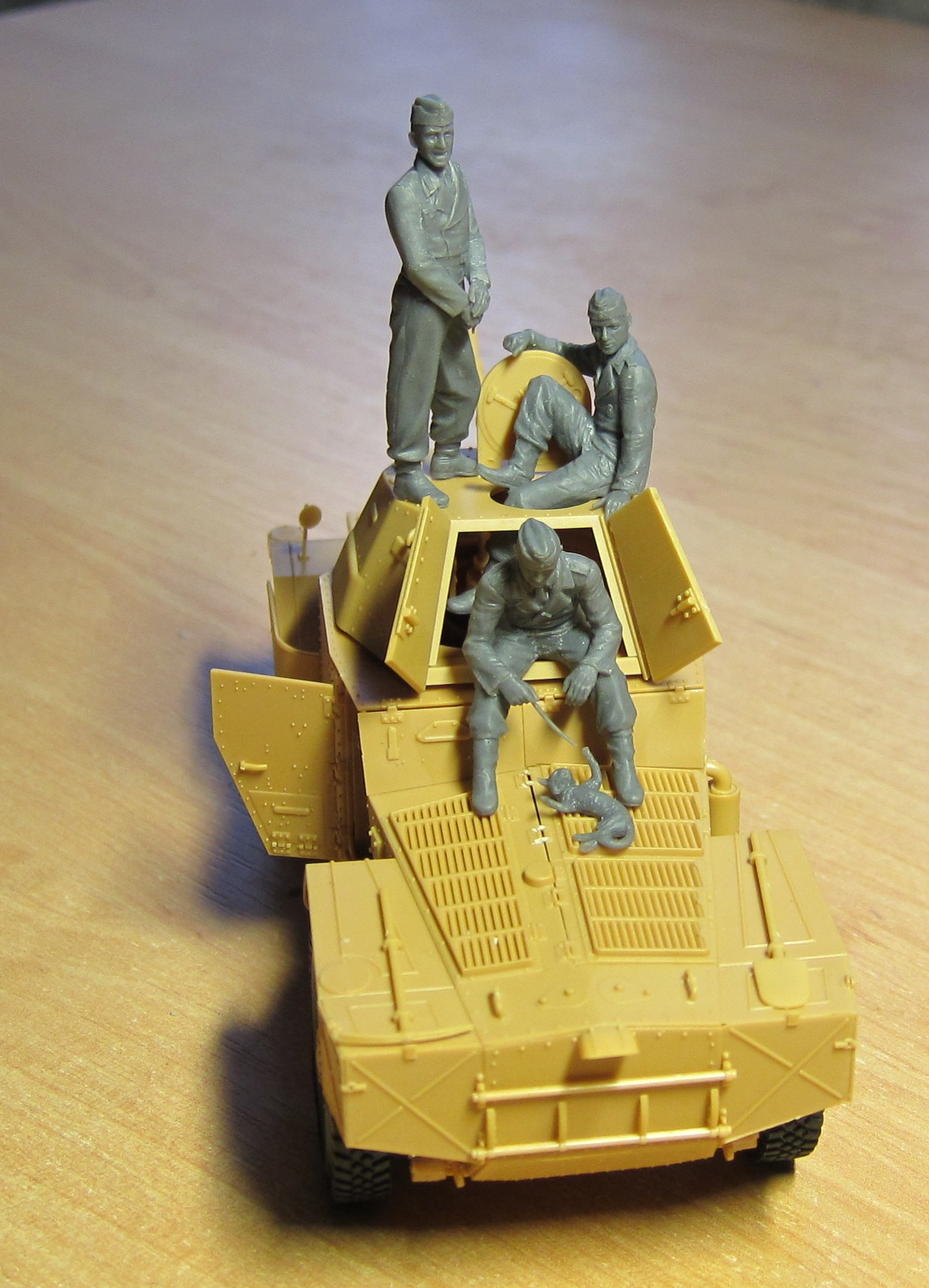 ICM German Armoured Vehicle Crew 1941-1942 with 4 Figures and Cat 1/35 ...